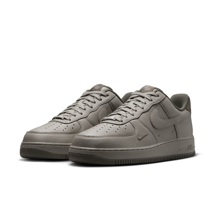Yahoo!オークション- AIR FORCE 1 '07 LV8 "KHAKI GREEN" HM9483-300 （ライトアーミー/カーゴカーキ/ライトアーミー） の製品情報