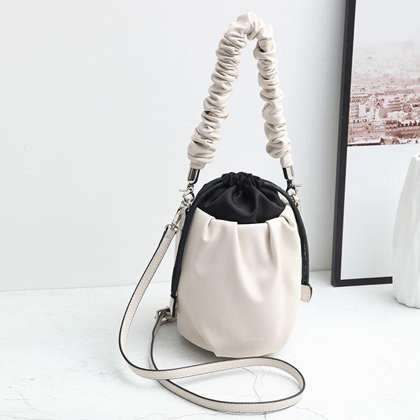 型番：RSN-70600Bブランド：ロゼリーニ商品名：ラム調ギャザーハンドルミニ巾着バッグカラー：ブラック/アイボリー/ベージュ