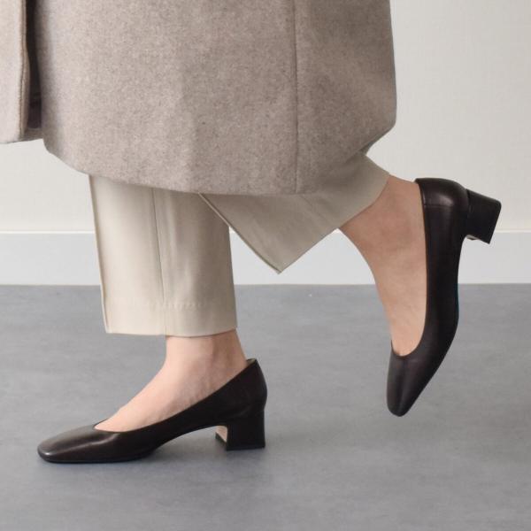 型番：F41108ブランド：ファビオ ルスコーニ商品名：FABIO RUSCONI◆3.5cmヒール◆スクエアトウフレアヒールパンプスカラー：ブラックエナメル/ライトグレー/ブラック