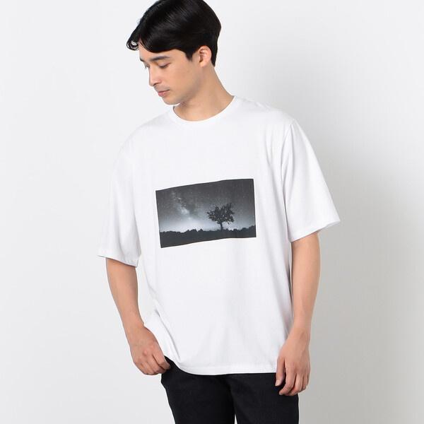 型番：47-60TI55-204ブランド：コムサイズム商品名：【接触冷感機能】Feel-Cool フォトＴシャツ 「Starry sky」カラー：ホワイト/チャコール/ベージュ