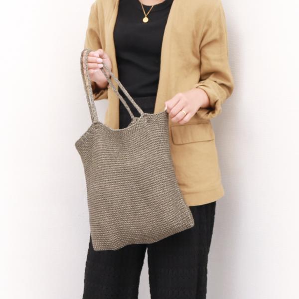 型番：10-00-01280ブランド：カシュカシュ商品名：カシュカシュ cachecache サブバッグ ワンマイルバッグにおすすめ ラメ糸編みトートバッグカラー：シルバー/ゴールド/ホワイト/ピンク/ブルー/グリーン/ダークシルバー/ブラック