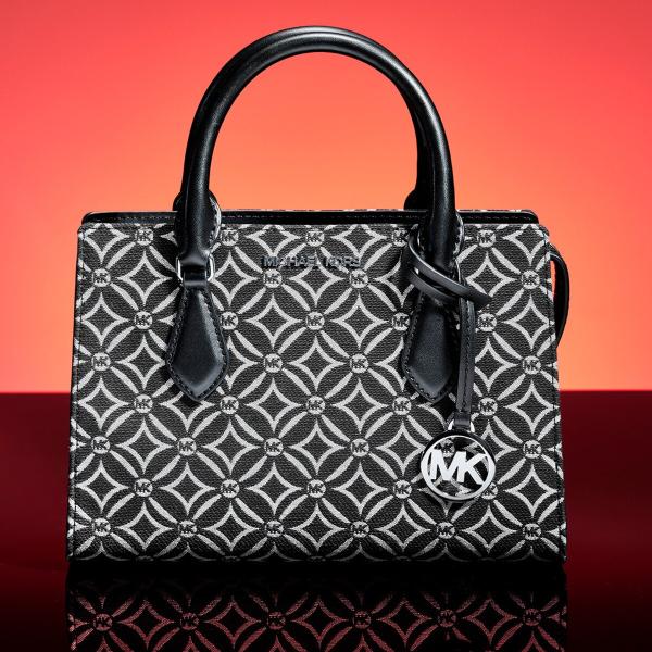 型番：35F4S6HS5J1ブランド：マイケル・コース商品名：SHEILA ロゴ ジャカード センタージップ サッチェル スモールカラー：ブラック