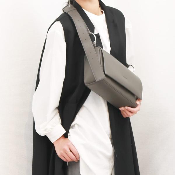 型番：11-00-05990ブランド：カシュカシュ商品名：カシュカシュ cachecache / WEB限定フラップベルトショルダーバッグカラー：アイボリー/ベージュ/グレー/ブラック