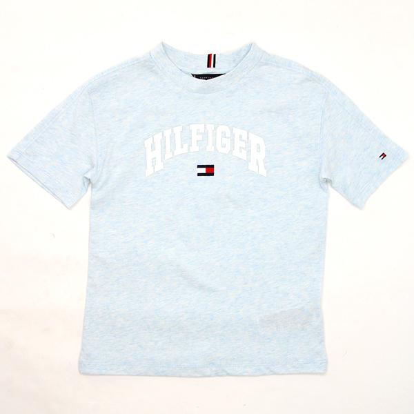 型番：KB09533ブランド：トミー ヒルフィガー商品名：BOYS ヒルフィガーバーシティTシャツカラー：ライトブルーＤＤ０/ライトグリーンＭＴ５