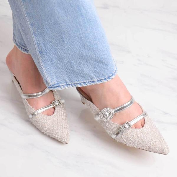 型番：RT34741ブランド：アルテミス by ダイアナ商品名：ジュエルバックル　ダブルストラップミュールパンプスカラー：ホワイト(IVF*)/ブラック(BK1　)/シルバー(SL5　)