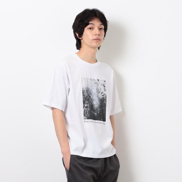 型番：47-60TK53-205ブランド：コムサイズム商品名：【接触冷感】 Feel-Cool フォトTシャツ 「SEA」カラー：ホワイト/グレー