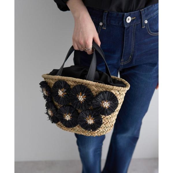 型番：07000183300ブランド：イェッカ ヴェッカ商品名：【cache cache】ラフィアフラワー付カゴバッグカラー：ブラック/ベージュ