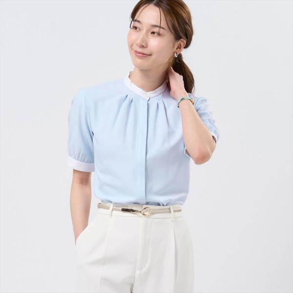 型番：BL02J100DB30S20ブランド：ブリックハウス商品名：【COFREX】  配色 スタンド ギャザーブラウス 五分袖 レディースデザインシャツカラー：サックス