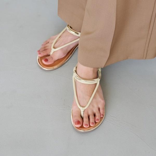 型番：68802051ブランド：ギャレスト商品名：【GIOSEPPO】フラットサンダルカラー：オフホワイト（００３）/ブラック（０１９）