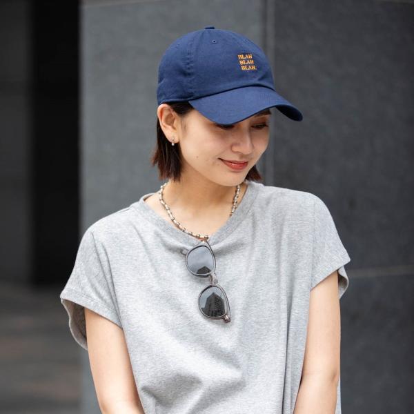 型番：718500001ブランド：シップス エニィ商品名：【一部WEB限定】newhattan: BLAH BLAH BLAH. 刺繍 ベースボールキャップ◇カラー：ホワイト/ダークグレー/ブラック/オレンジ/グリーン/ブルー/ネイビー