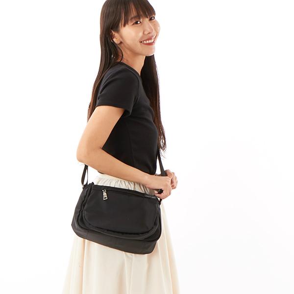 型番：YV029-01ブランド：イザック ヴーエ商品名：【Y’SACCS vous et】フロントファスナーショルダーカラー：ブラック/グレー/ピンクベージュ