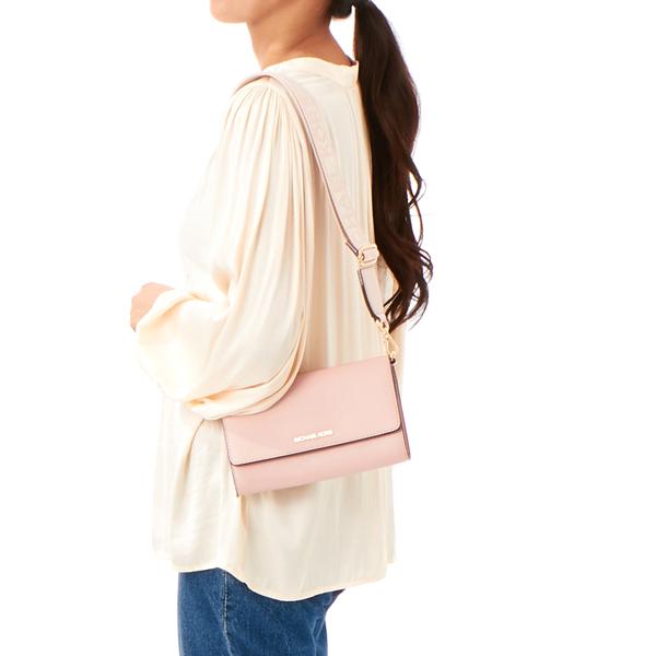 型番：35F2GTTC8L7278ブランド：マイケル・コース商品名：JET SET ITEM LG ZA WALLET XBODY クロスボディカラー：パウダーブラッシュ