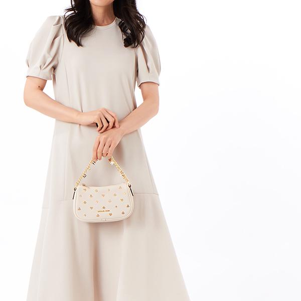 型番：35F5G1QC1V2171ブランド：マイケル・コース商品名：CARMELA SM POUCHETTE XBDY クロスボディカラー：ライトクリーム