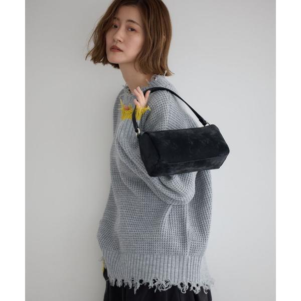 型番：07000979700ブランド：イェッカ ヴェッカ商品名：【cache cache】シルクサテンPU筒型ショルダーカラー：シルバー/ブラック/ラベンダー