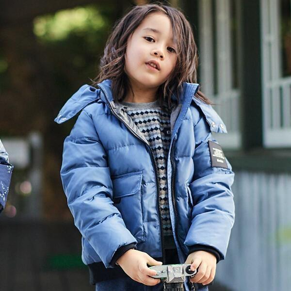 型番：1104-79091ブランド：ベベ商品名：【撥水加工】タフタフラップポケットフードダウンコート(95~150cm)カラー：ブルー/キャメル