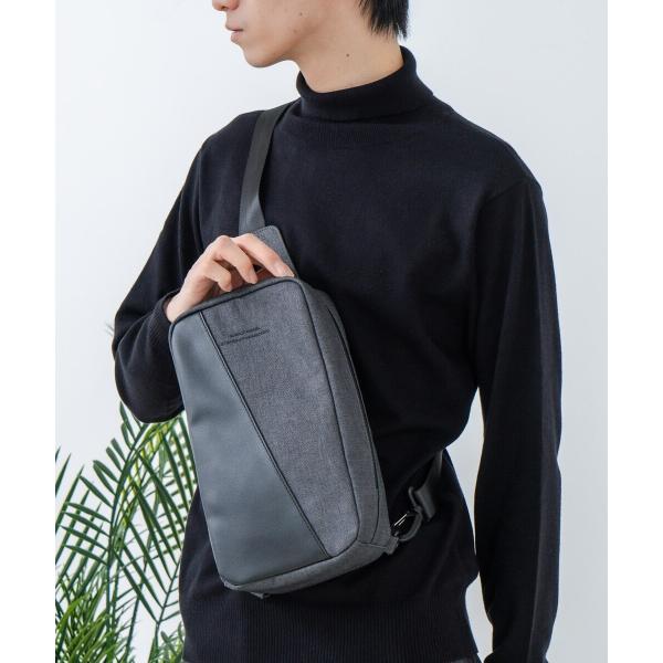 型番：209256004ブランド：ブルースタンダード商品名：【BULE STANDARD/ブルースタンダード】切り替え フェイクレザー ボディーバッグカラー：ブラック/ネイビー