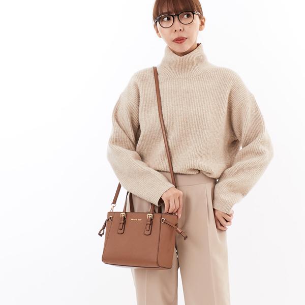 型番：35R6GV6T0L230ブランド：マイケル・コース商品名：VOYAGER XS CONV TZ TOTE トートバッグカラー：ラゲッジ