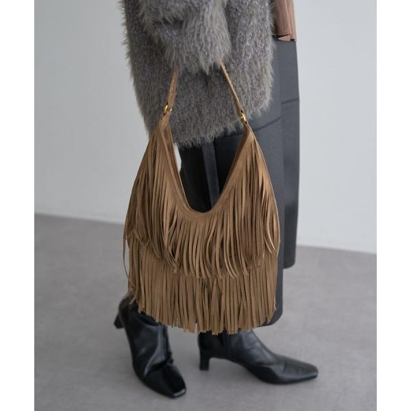 型番：07001139800ブランド：イェッカ ヴェッカ商品名：【cache cache】スエードフリンジセミショルダーカラー：アイボリー/ダークベージュ