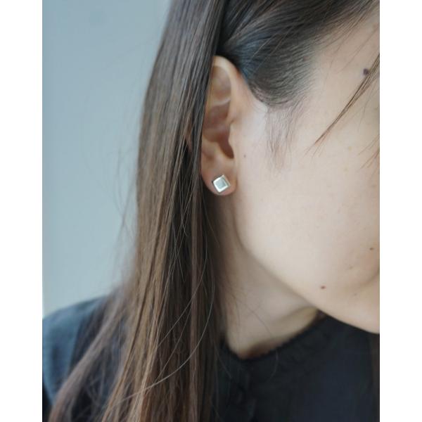 型番：1014283019ブランド：ニナ・エ・ジュール商品名：【NINA＆JULES】スクエアスタッドピアスカラー：SILVER