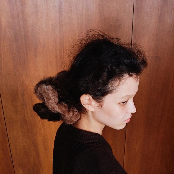 型番：31520260033ブランド：ルージュ・ヴィフ ラクレ商品名：【heyep／ヘイップ】ファーミンクシュシュ Faux Mink Scrunchカラー：グレー