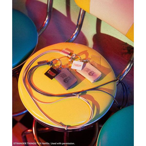 型番：06001196400ブランド：グリーンパークス商品名：■STRANGER THINGS×MINNETONKA モバイルストラップカラー：ブラック/ブラウン