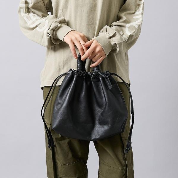 型番：04510054115ブランド：アバハウス商品名：【ARUTEMIKA /アルテミカ】ナカワタハンドルキンチャクバッグ ARM-3カラー：ブラック