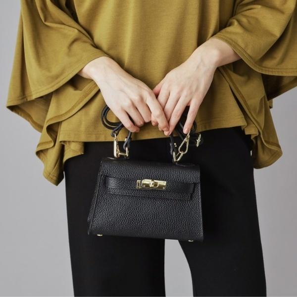 型番：01605979ブランド：ドレステリア商品名：AULENTTI（オウレンティ）金具ベルト付きバッグカラー：ブラック（０１９）/ベージュ（０５２）