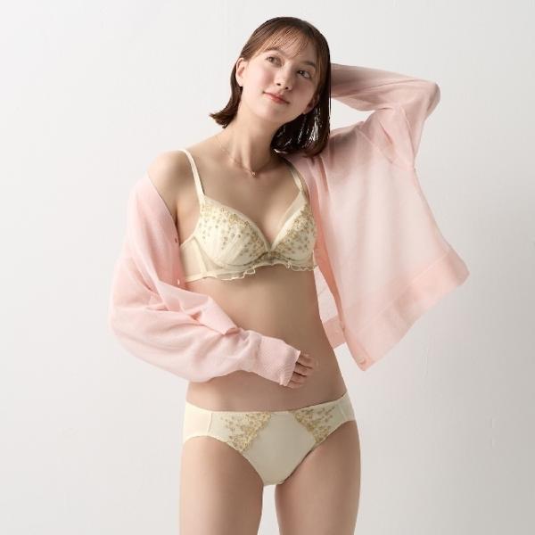 型番：10227834ブランド：アモスタイル バイ トリンプ商品名：Daily AMOSTYLE デコルテビューティーブラ ブラ＆ショーツセット 528【E-Fカップ】カラー：M015ホワイト系/M021パープル系/M014ブラック/M00...