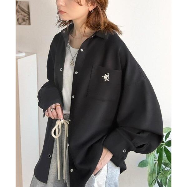 型番：JV1010558ブランド：クラシカルエルフ商品名：《JaVaジャバコラボ》サッと羽織って即サマになる！胸元刺繍ダンボール素材シャツジャケットカラー：モカ/ブラック/チャコール