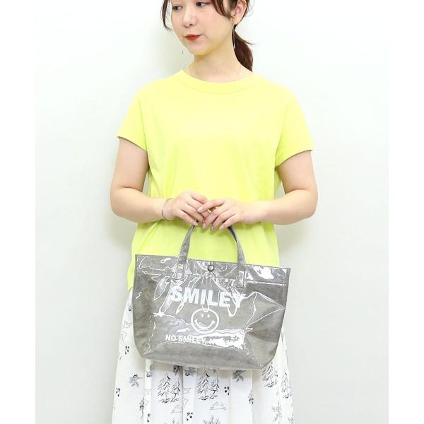 型番：26131-11709ブランド：クーコ商品名：ＳＭＩＬＥＹ　ＰＶＣｘペーパートートバッグカラー：グレー/オフホワイト/キャメル