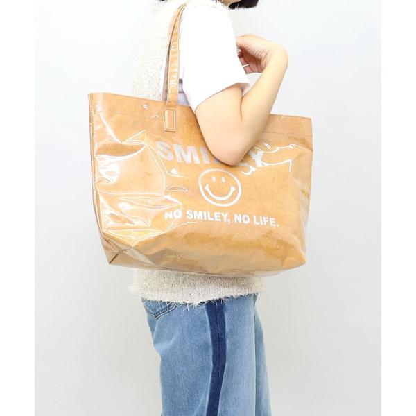型番：26131-11708ブランド：クーコ商品名：ＳＭＩＬＥＹ　ＰＶＣｘペーパービッグトートバッグ／Ａ４対応カラー：キャメル/オフホワイト/グレー