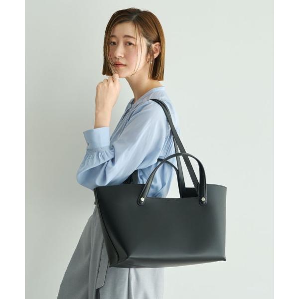 型番：07001408400ブランド：イェッカ ヴェッカ商品名：【cache cache】ポーチ付き横長2wayトートカラー：ライトグレー/ブラック