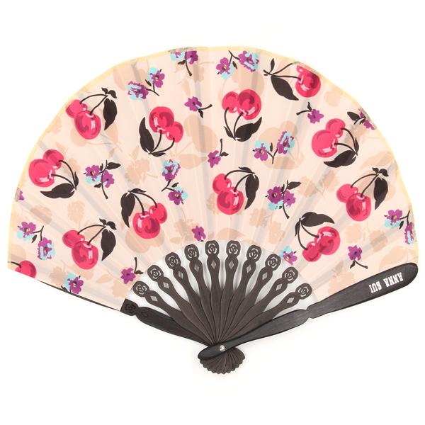 型番：0018540001ブランド：アナ スイ商品名：アナスイ　扇子（収納ケース付き）チェリー　【ANNA SUI】カラー：ベージュ