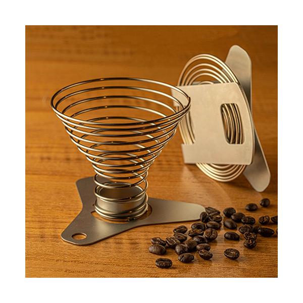 収納時サイズ：幅110ｍｍ　高さ114ｍｍ　厚さ20ｍｍ使用時サイズ：幅110ｍｍ　高さ89ｍｍ　直径96ｍｍ容量：1-2杯用素材：SUS304製造国：日本・適応カップ：直径約40-110mm・食洗器洗浄OK・1-2杯用の円錐型フィルターを...