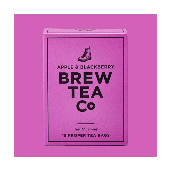 自然の中をゆったり散策するようなホッとした気分にしてくれる、甘酸っぱくも心温まるハーブティー。たっぷりのリンゴの小片に、ローズヒップとハイビスカスの爽やかな酸味、そしてベリー類（ラズベリー、ブラックベリー、ブルーベリー）のフルーティーな甘味...