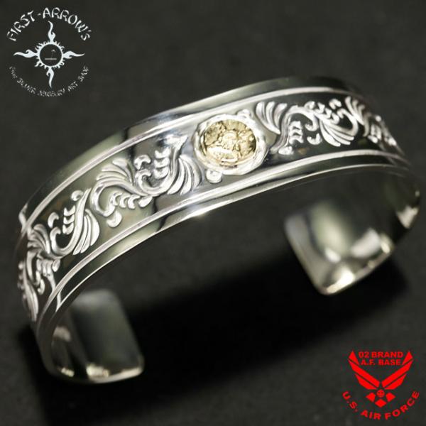 ●商品名ファーストアローズ 極太アラベスク K18付き 平打20mm唐草彫りバングル br-094●キーワード送料無料 代引き手数料無料 メール便対応 アメカジ バイカー ネイティブ インディアン 手彫り ジュエリー アクセサリー ブレスレ...