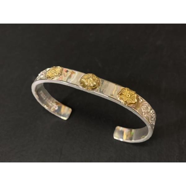 ●商品名ファーストアローズ K18付＋K18インディアンフラワー×2付 平打8mmカラ草彫り バングル br-328●キーワード送料無料 代引き手数料無料 メール便対応 アメカジ バイカー ネイティブ インディアン 手彫り ジュエリー アク...