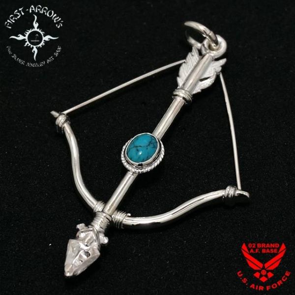 ●商品名ファーストアローズ ターコイズ付 ボウ&amp;ファーストアロー Lサイズ p-212●キーワード送料無料 代引き手数料無料 アメカジ バイカー ネイティブ インディアン 手彫り ジュエリー アクセサリー ペンダントヘッド ネックレ...