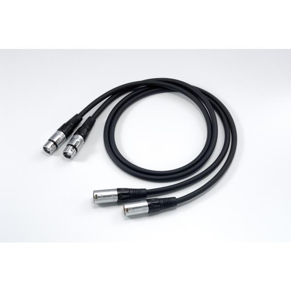 高純度の無酸素銅(OFC)線を芯線とシールド線に採用伝送ラインのホットとコールドを同一の各芯構造にすることで高周波領域での位相ずれを極小化帯電防止効果を持った和紙による芯線テーピングを採用。絶縁導体間を空気層を多く含んだ介在綿糸を入れた構造...