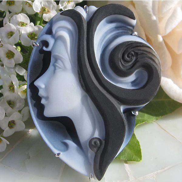 【カメオの素材】2色3層ブラックメノウ（Two colors three layers black agate)【ルースサイズ】48 x 36 mm【フレーム素材】SILVER(ロジウムコーティング済)【製品サイズ】48 x 36 mm【製...