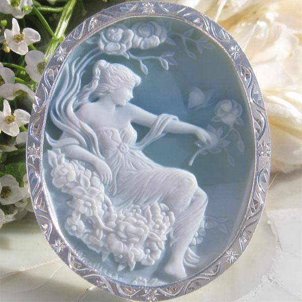 【カメオの素材】 最高級グリーンメノウ（Green agate）【フレームの素材】天然ダイヤモンド0.04ct, SILVER(ロジウムコーティング済)【ルースサイズ】50 x 40 mm【製品サイズ】52 x 42 mm【製品の重さ】19...