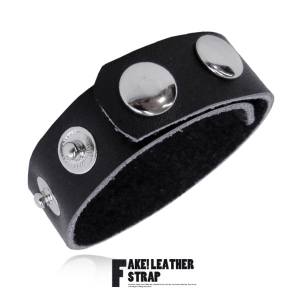 ハードにクールなボンテージ・テイストがクセになりそう。またファッショナブルなアクセサリーとしても活躍まちがいなしの デイリーにも気軽に使えるフェイクレザー。5段階調節可能なスナップボタンで、シーンや気分に合わせて 調節自在。 はじめてお使い...