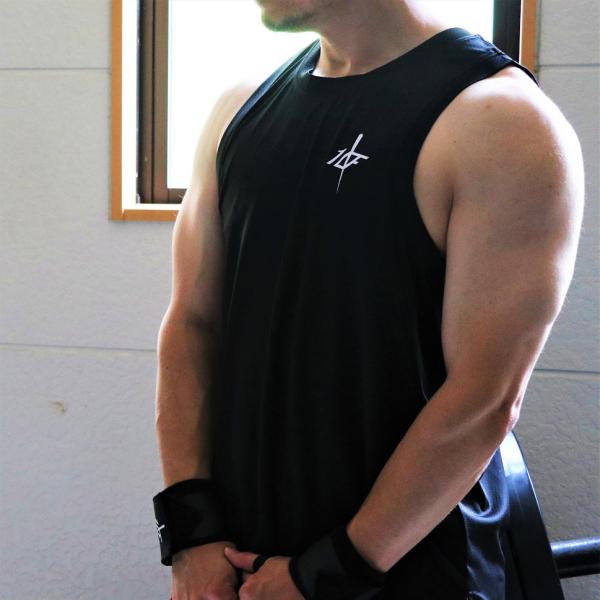 10FIT　タンクトップ　TE-24このタンクトップは細かなメッシュ素材でサラッとした肌触りで通気性がとてもよく汗をかいてもべたつくことがありません。ジムワークアウトやトレーニングに最適です。自由に動ける設計で、快適な着心地を実現しました。...