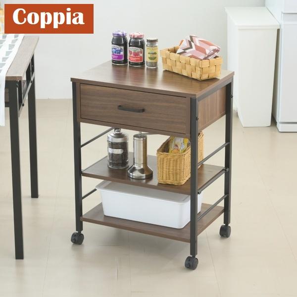 幅50cmのキャスターが付いて移動がラクラクなキッチンワゴンです。カトラリーなどのキッチンで使う小物を収納するほか、デスクワゴンとして使ったり、日々使うメイク道具などを収納してコスメワゴンとしても。 サイズ（約）：幅50.5×奥行37.5（...