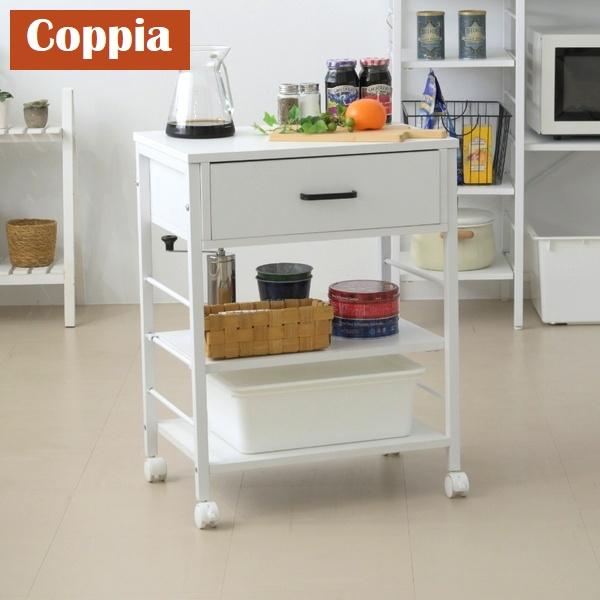 幅50cmのキャスターが付いて移動がラクラクなキッチンワゴンです。カトラリーなどのキッチンで使う小物を収納するほか、デスクワゴンとして使ったり、日々使うメイク道具などを収納してコスメワゴンとしても。 サイズ（約）：幅50.5×奥行37.5（...