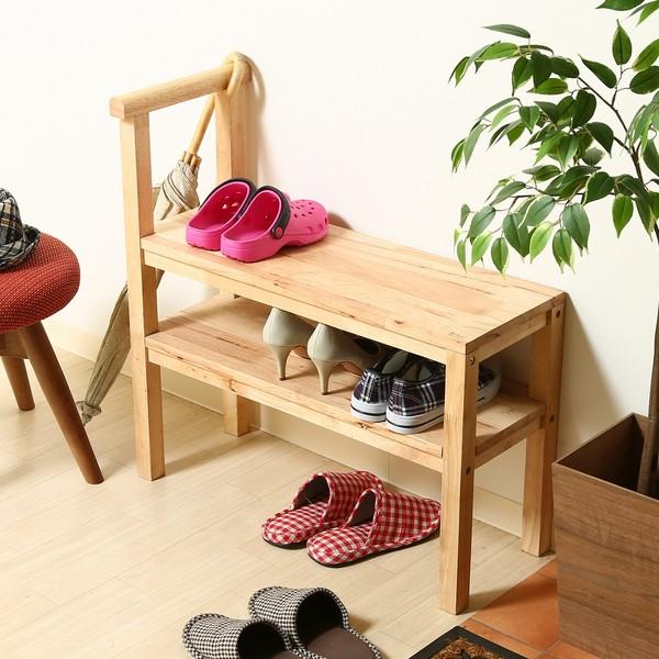 天然木のナチュラル感たっぷりの玄関用ベンチです。スリッパラックとして使ったり、荷物をちょっと置きしたり、靴を履いたり脱いだりする時に腰掛けたり。サイズ（約）：幅70×奥行30×高さ70cm座面高さ/46cm重量：約7.3kg素材：天然木（ラ...