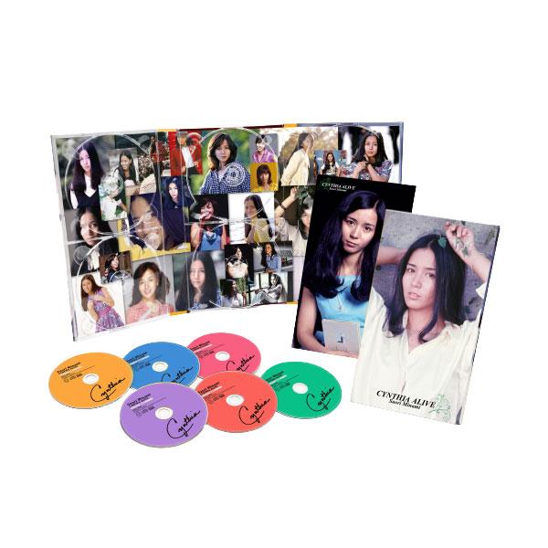 2019年に行われた、「令和にも聴きたい、あなたの南沙織の1曲」を募った企画“Cynthia's Evergreen”に後押しされる形で実現した南沙織デビュー50周年企画第一弾は、110曲を収録した6枚組のCDBOX。クリス松村が全曲聴き込...