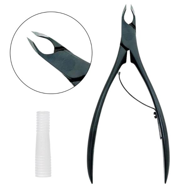 ブラック仕上げにより、切り取った甘皮が見えやすく作業効率もUP。スタイリストとの共同開発により、プロ納得の使いやすさを追求。耐久性と鋭い切れ味が特徴。★今だけ限定！ニッパーキャップ＆初回無料刃研ぎ券付き(数量限定につき封入を以て特典に替えさ...