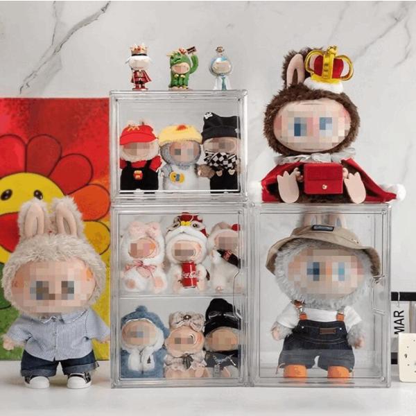 Labubu(ラブブ)専用の高透明ガラスディスプレイケースです。素材はPETです。防塵機能があり、展示と収納に適しています。本商品は保護ケース(カバー)のみの販売で、ぬいぐるみ本体は含まれません。商品の色は、光の加減やモニター環境により実物...