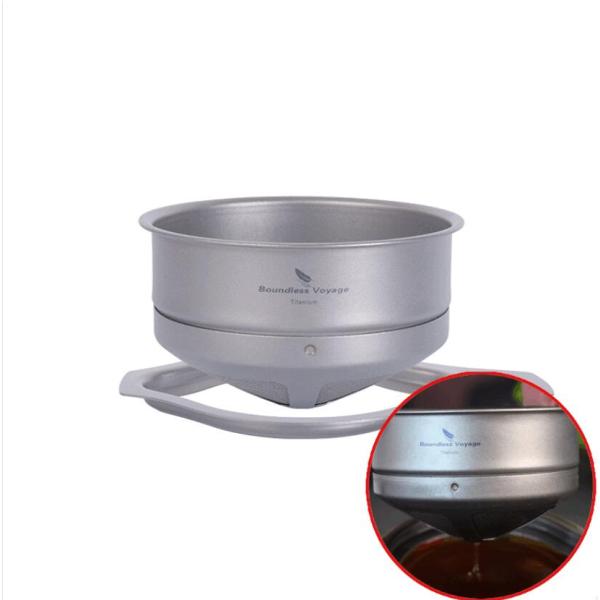 純チタン製の多用途茶こしです。コーヒー、日本茶、紅茶、ハーブティーなど様々な飲み物に対応します。110メッシュの細密フィルターで微細な粒子もこせます。付属のチタン製漏斗で使い勝手が向上。超軽量で携帯に便利なアウトドア向け設計です。サビに強く...